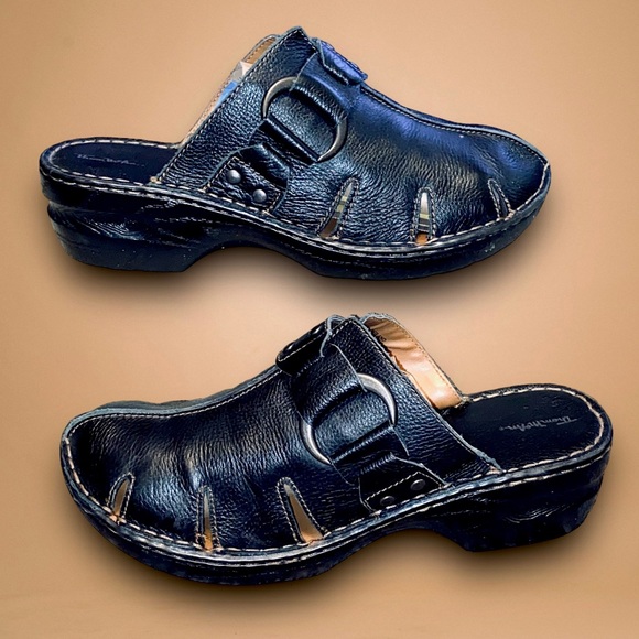 Thom McAn | Shoes | New Thom Mcan Shackle Black Leather Clogs Sz 1 ...